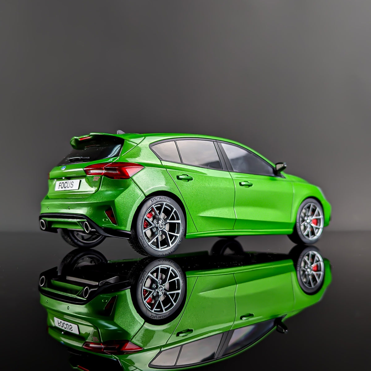 MCG 1:18 Scale Diecast Model Car - 2022 Ford Focus ST, Green